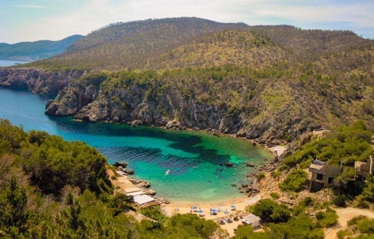 Las 8 mejores playas y calas de Ibiza [MAPA + CONSEJOS]