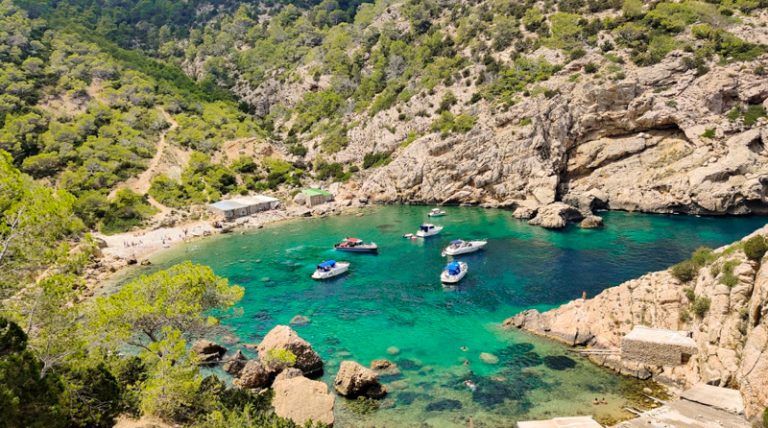Las 8 mejores playas y calas de Ibiza [MAPA + CONSEJOS]